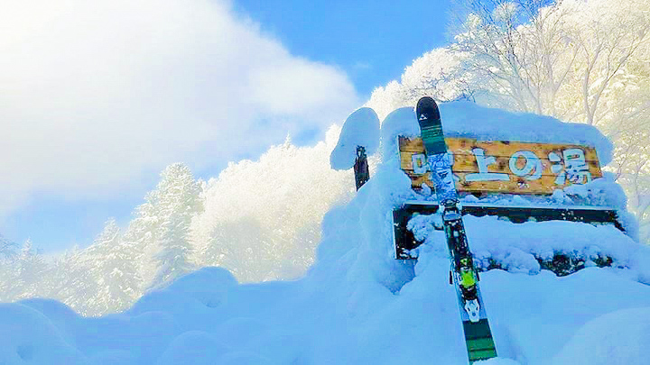 Natural Outdoor Hot Spring in winter | Basho trip